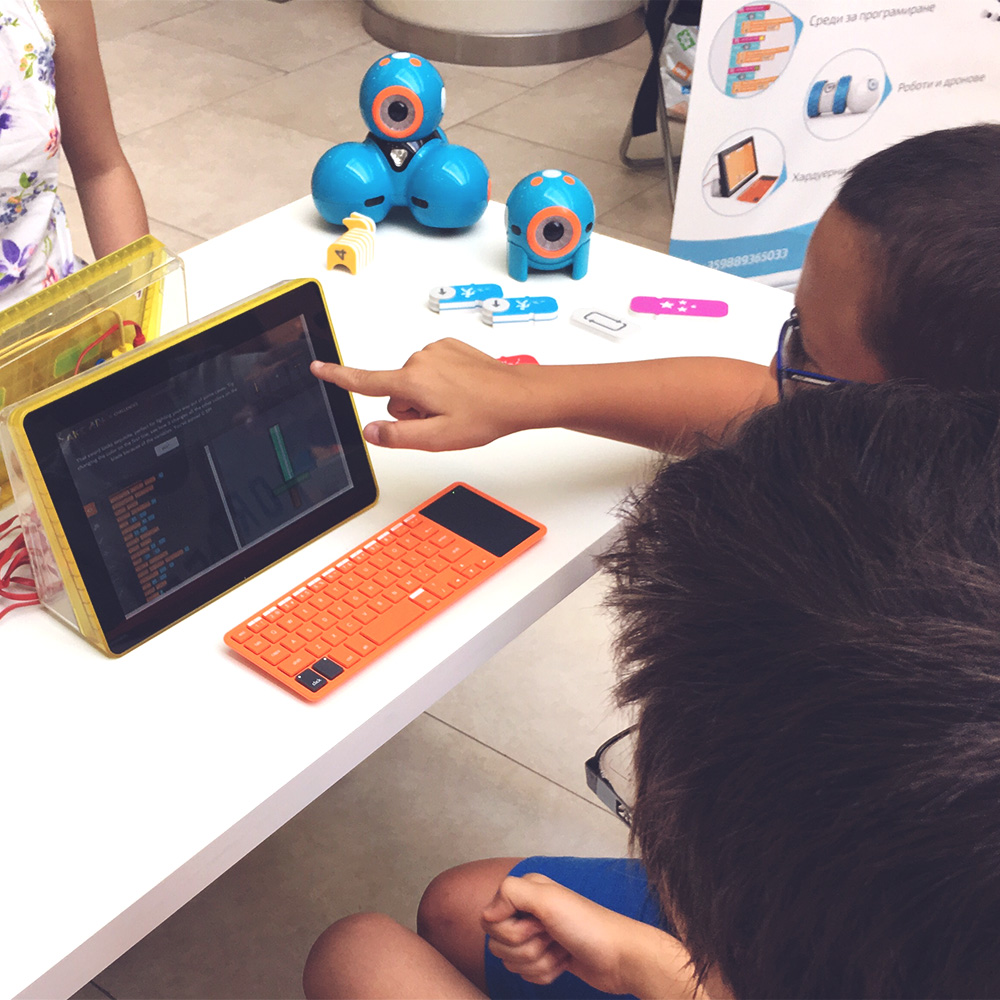 Mindhub – Иновативен клуб по програмиране за деца!